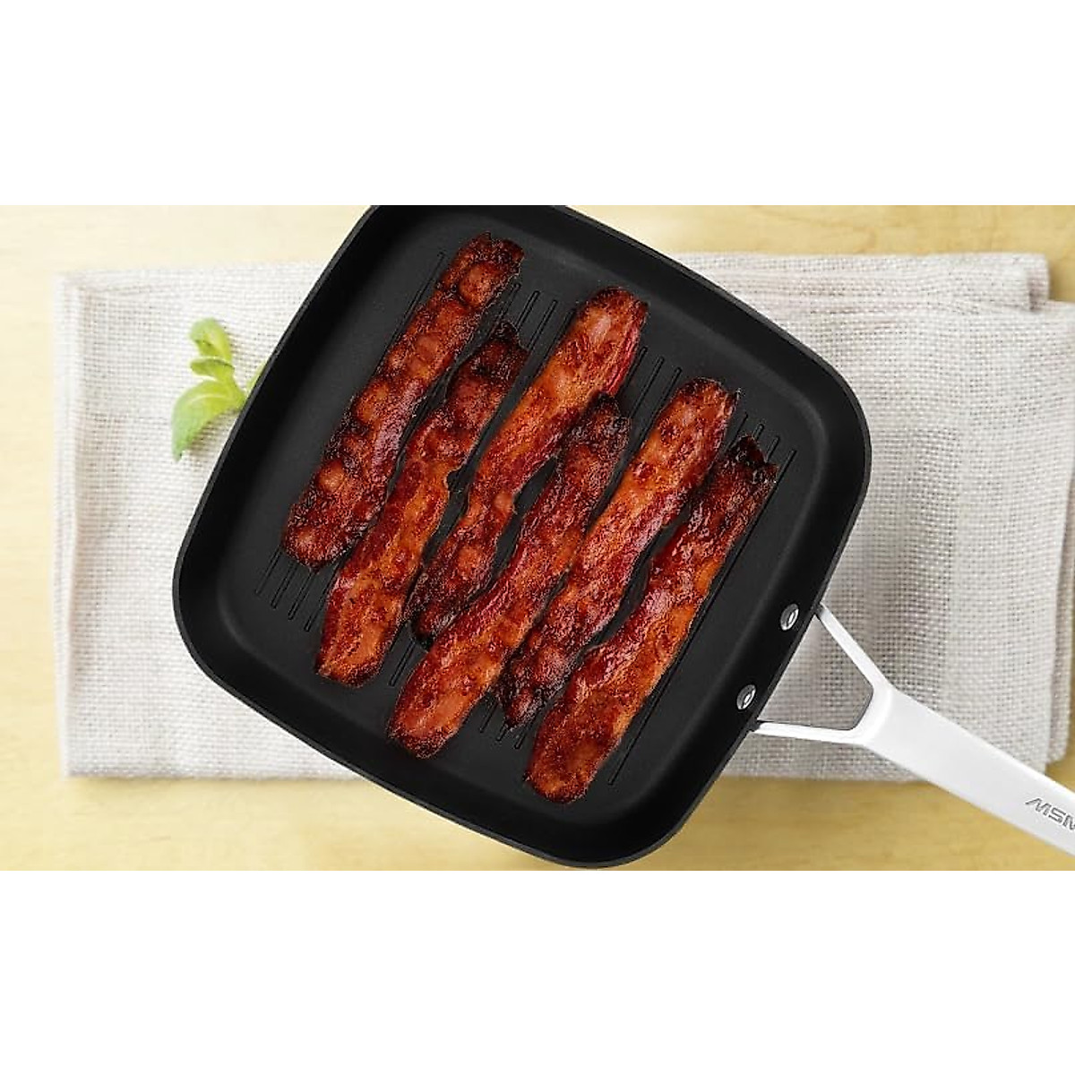 MsMk Square Grill Pan with Lid, 9.5 Inch Titanium and Ceramic Nonstick Grilling Skillet Pan，Stay-Cool Handle，Compatible with All Stovetops，PFOA Free，Dishwasher & Oven Safe，Indoor Chicken Skille