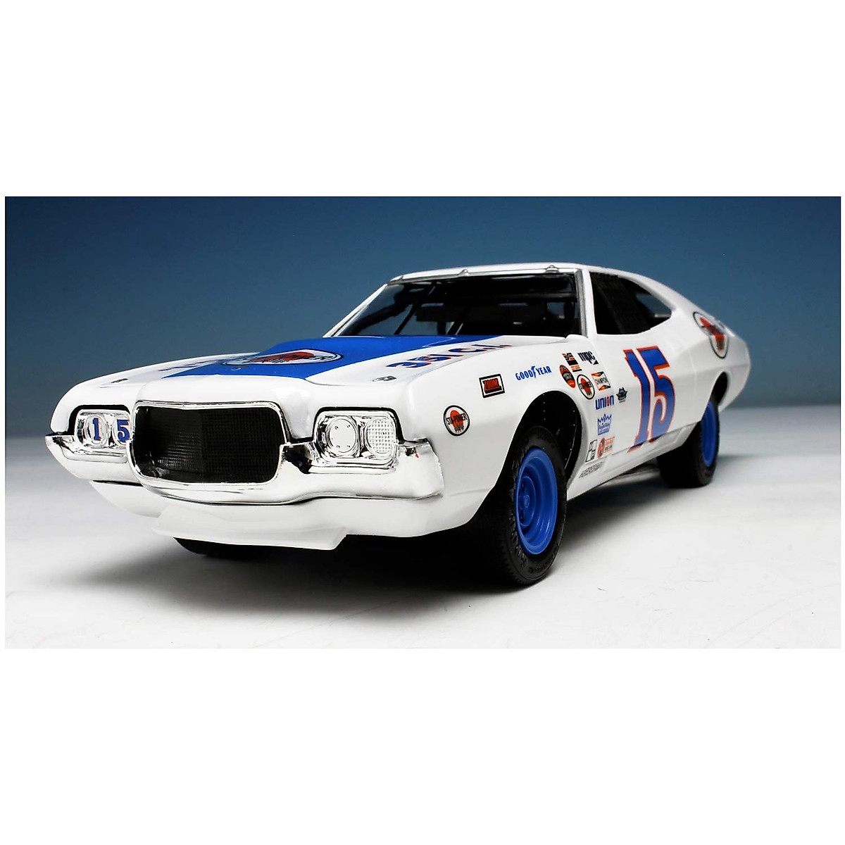 C.P.M. MPC MPC839 1:25 Scale Bobby Isaac Ford Torino Stock Car Model Kit