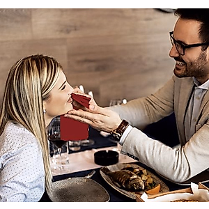 Utopia Home [24 Pack, Red] Cloth Napkins 17x17 Inches, 100% Polyester Dinner Napkins with Hemmed Edges, Washable Napkins Ideal for Parties, Weddings and Dinners