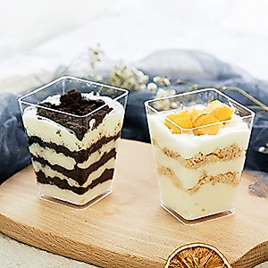 mwellewm 50 Packs 5 OZ Dessert Cups with Lids and Spoons,Mini Clear Plastic Dessert Parfait Cups for Party, Dessert Shot Glasse Small Reusable Fruit Ice Cream Pudding Appetizer Cups Bowls