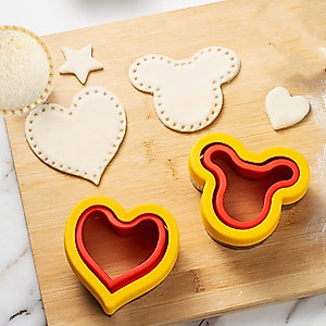 Sandwich Cutter and Sealer Vegetable Cutters for Kids Uncrustables Sandwich Maker Lunchbox Bento Box DIY Lunch