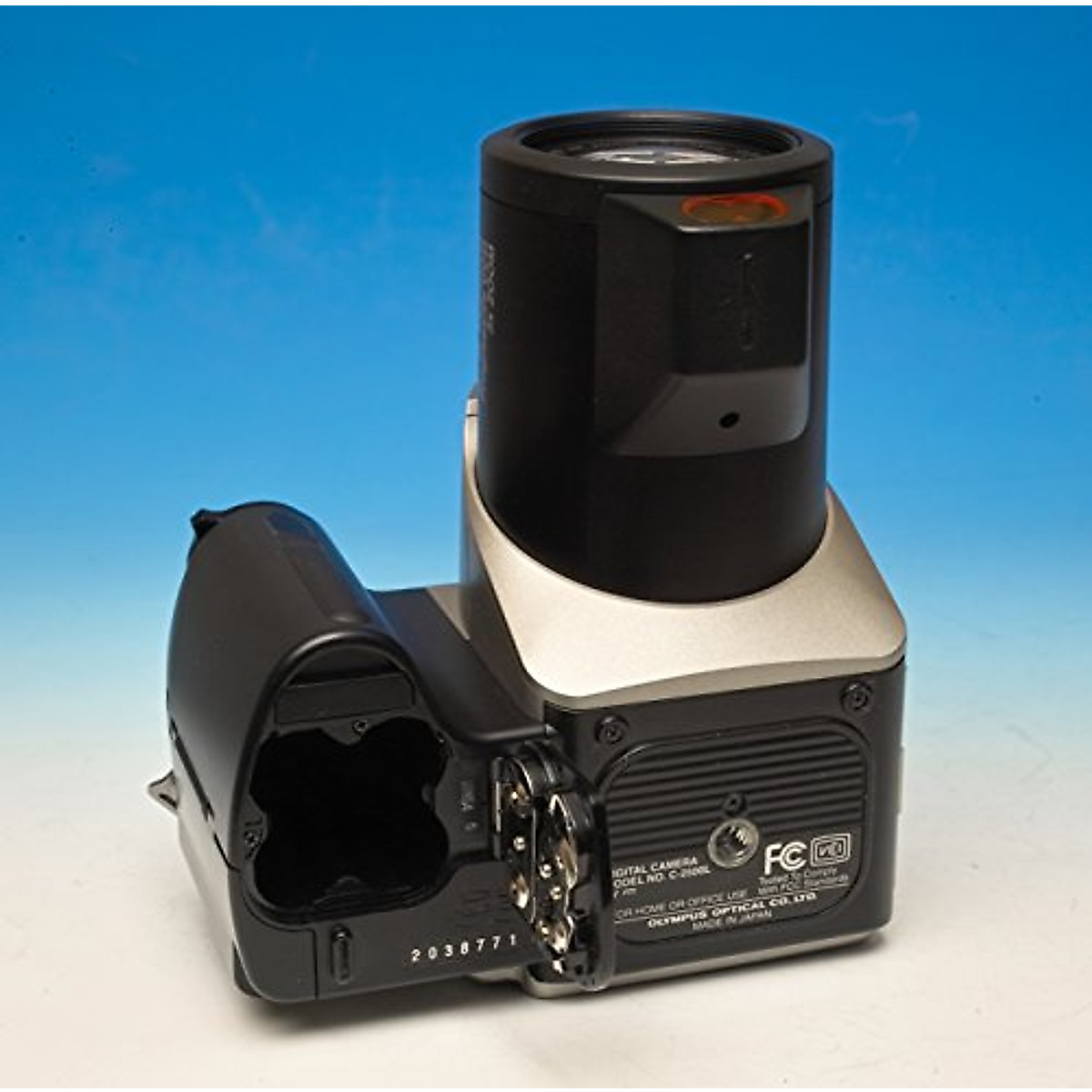 Olympus CAMEDIA C-2500L - Digital camera - SLR - 2.5 Mpix - optical zoom: 3 x - supported memory: SM - black, metallic silver