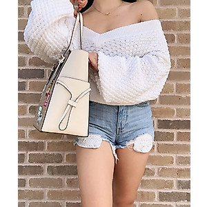 Michael Kors Gilly Large Jet Set Drawstring Top Zip Tote (Light Cream Multi MK)