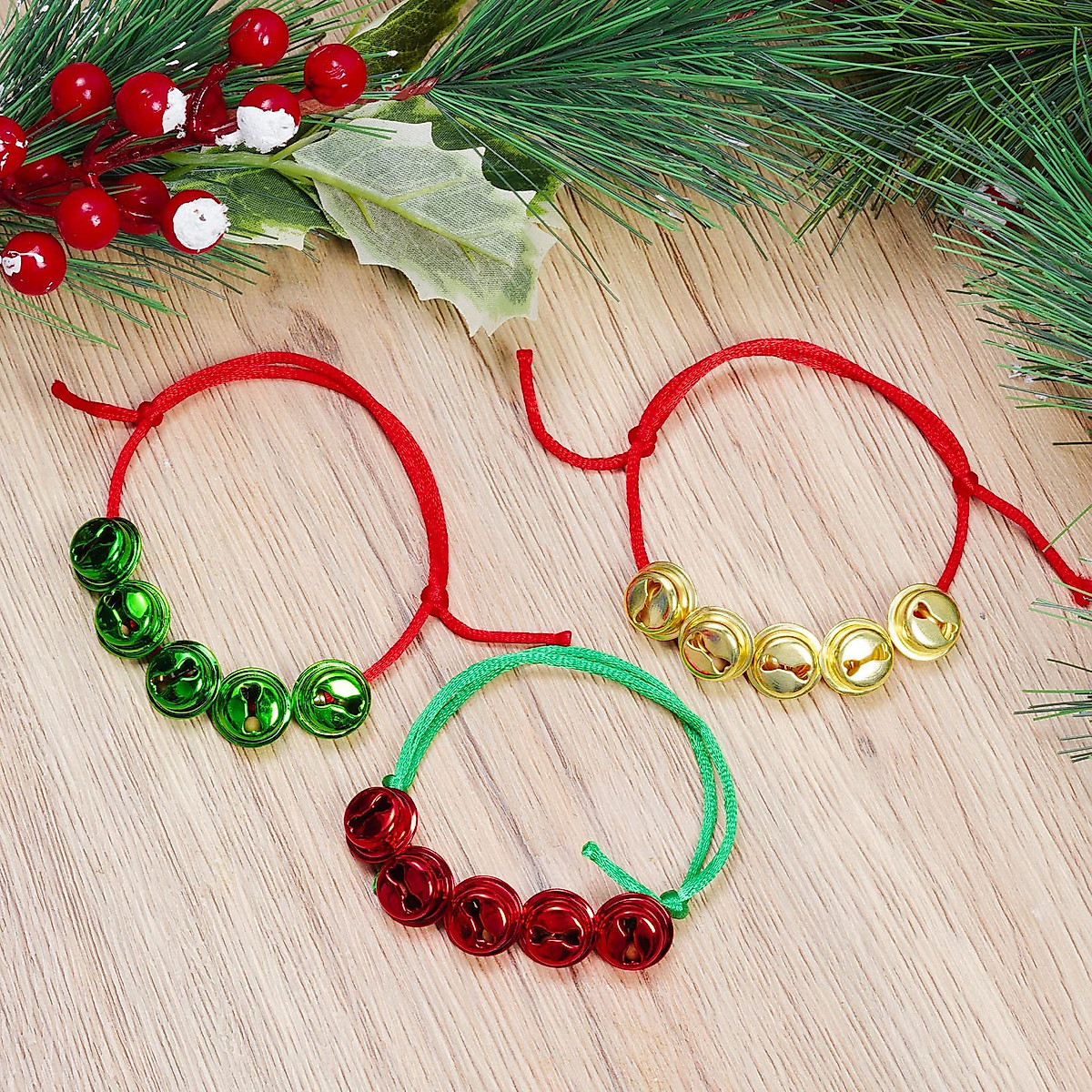mifengda 30 Pieces Christmas Jingle Bell Bracelets Adjustable Jingle Bell Wrist Band Green Red and Gold Metal Bells Bracelets for Christmas Party Gift