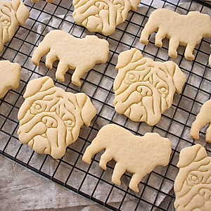 Set of 2 English Bulldog cookie cutters (Designs: English Bulldog Silhouette and English Bulldog Face), 2 pieces - Bakerlogy