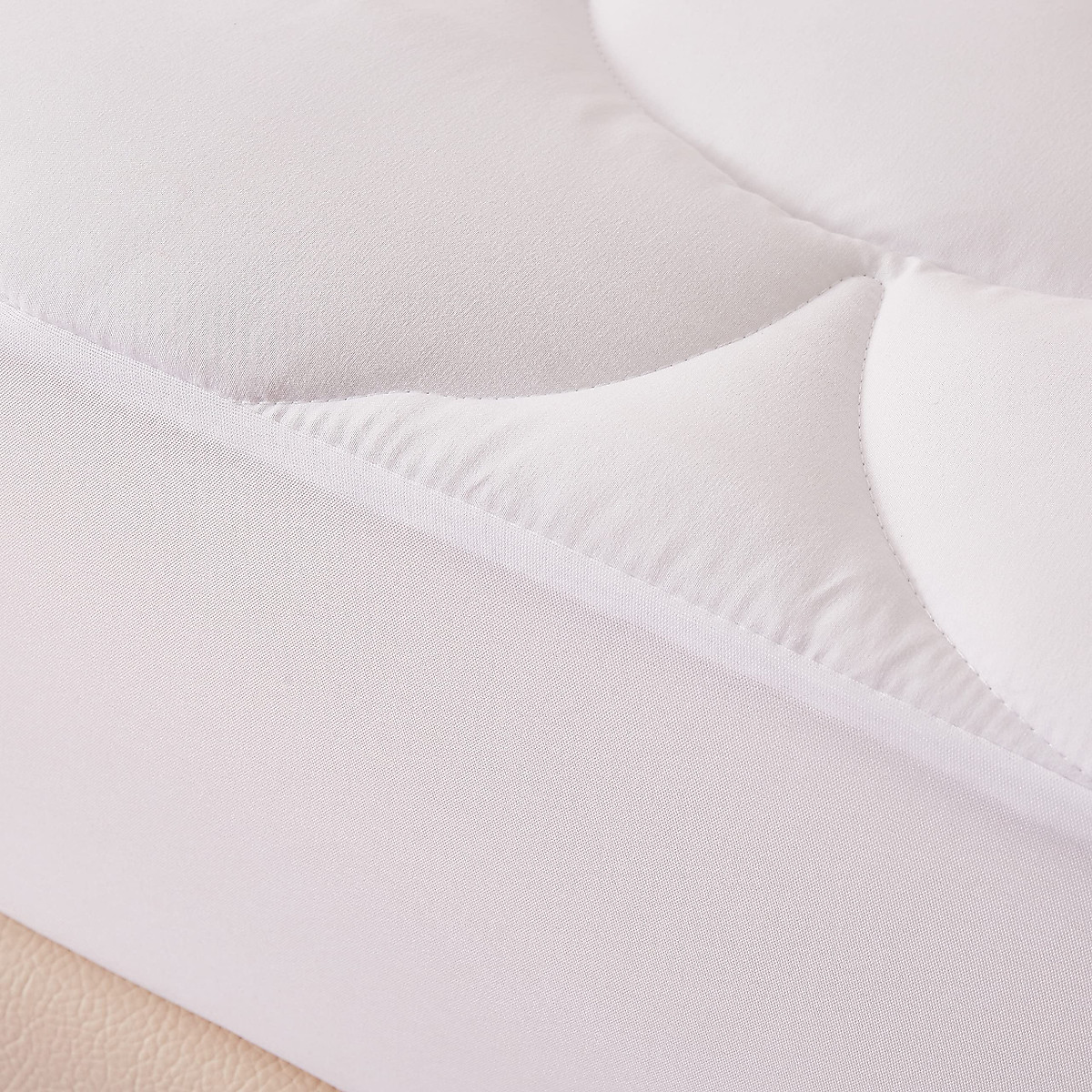 Premium Mattress Pad Cover Fitted with 18" Deep Pockets - Quality Luxury Material Quilted Mattress Topper Bed Protection - Twin, TwinXL, Full, Queen, King, Cal-King (Stretches to 18 Inches) (Queen)