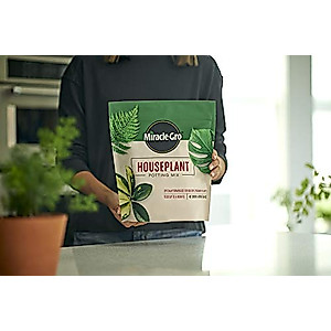 Miracle-Gro Houseplant Potting Mix: Fertilized, Perlite Soil for Indoor Gardening, Designed to Be Less Prone to Gnats, 4 qt.
