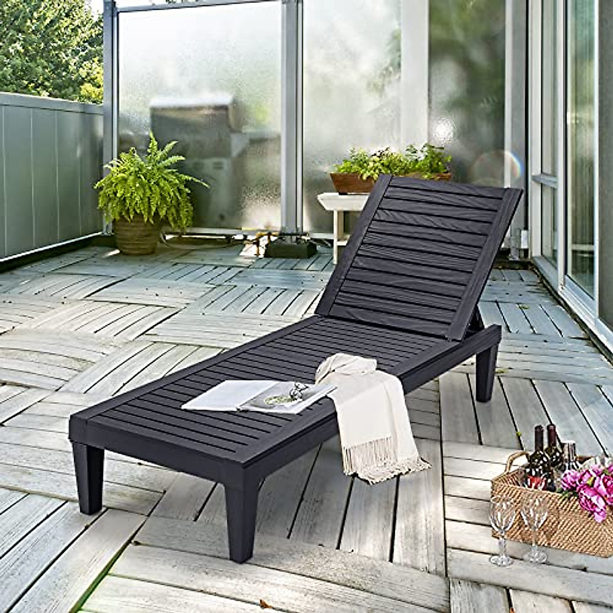 Tangkula Outdoor Chaise Lounge Chair, Lightweight Patio Lounge Recliner Chair with Adjustable Backrest, 5 Reclining Positions Chaise Lounger for Patio, Beach, Balcony, Poolside, Backyard (1, Black)