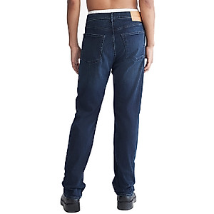 Calvin Klein Men's Standard Straight Fit Jeans