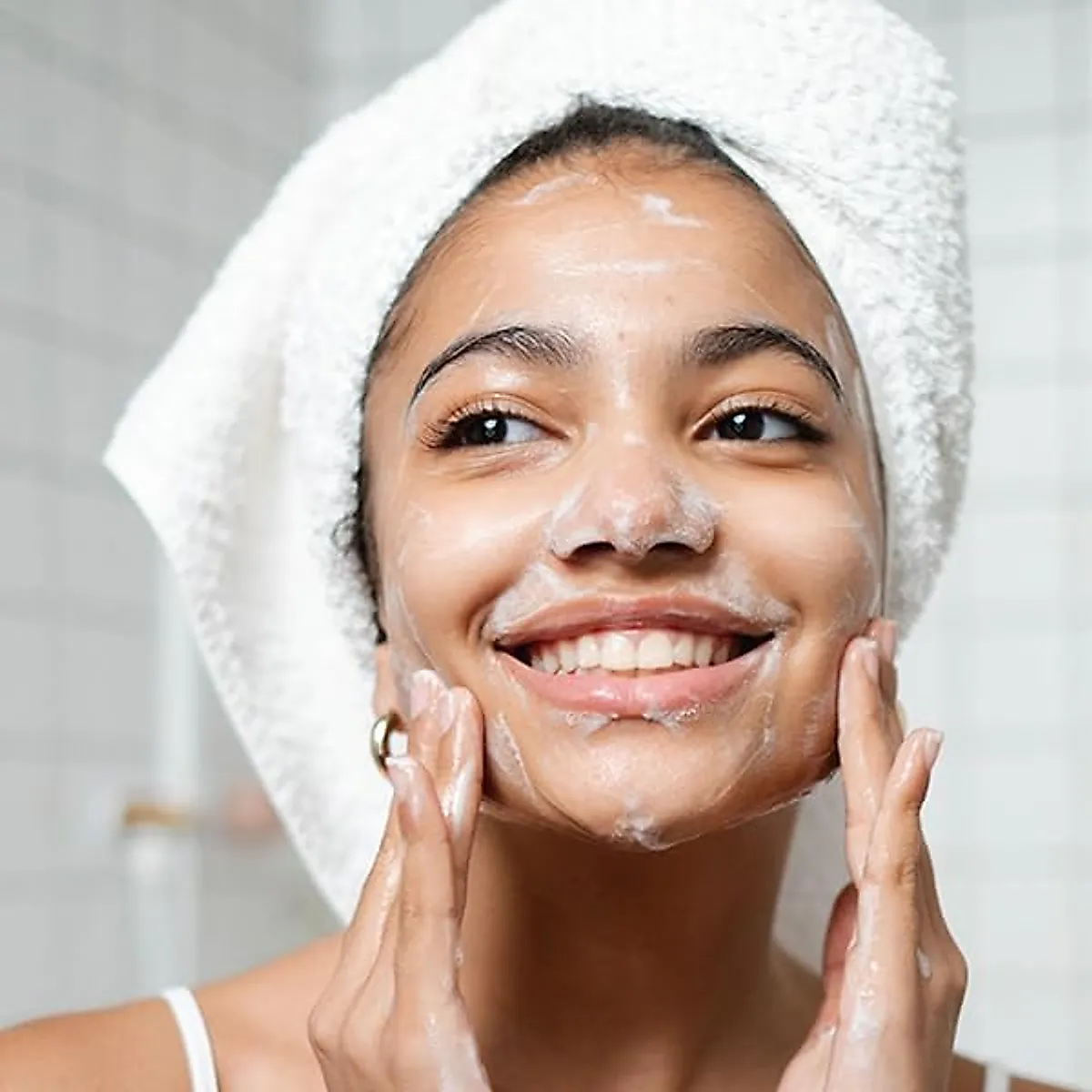 GUNILLA Glycolic Cleanser Exfoliating, Moisturizing Daily Face Wash for Anti-Aging. Aloe Vera Based with 16 Botanicals for All-Skin Types 4 oz.