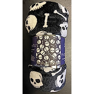 Décor&More Happy Halloween Microplush Throw Blanket (50In x 60In) - Creepy Skull