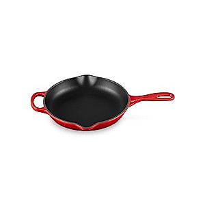 Le Creuset Enameled Cast Iron Signature Iron Handle Skillet, 9" (1-3/8 qt.), Cerise