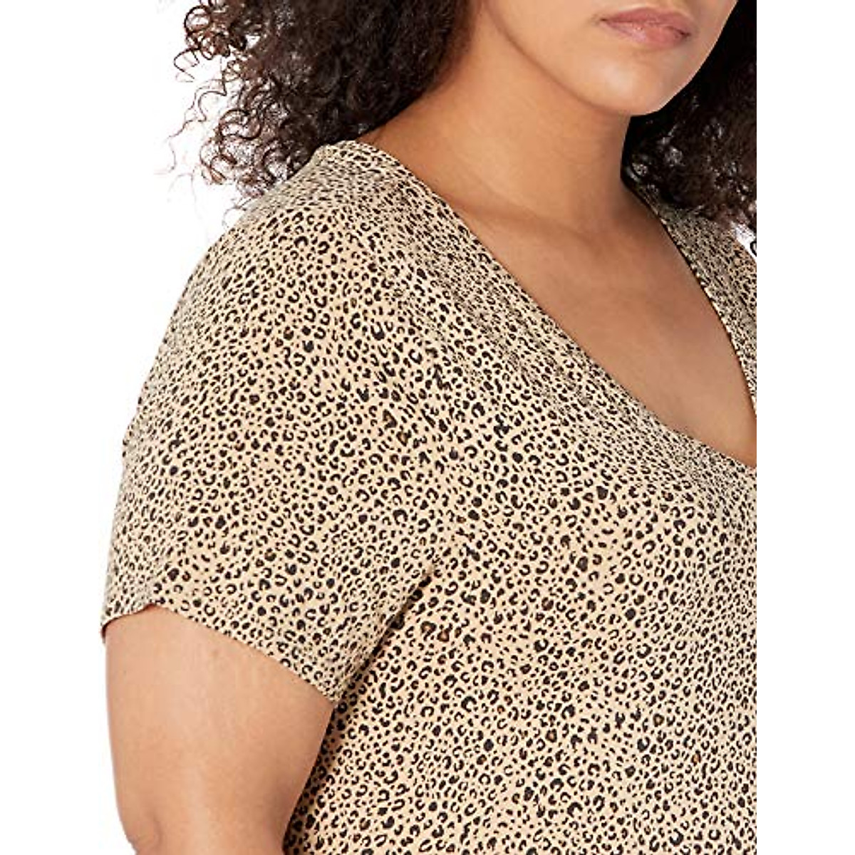 Amazon Essentials Women's Relaxed-Fit Short-Sleeve V-Neck Tunic (Available in Plus Size), Leopard, 3X