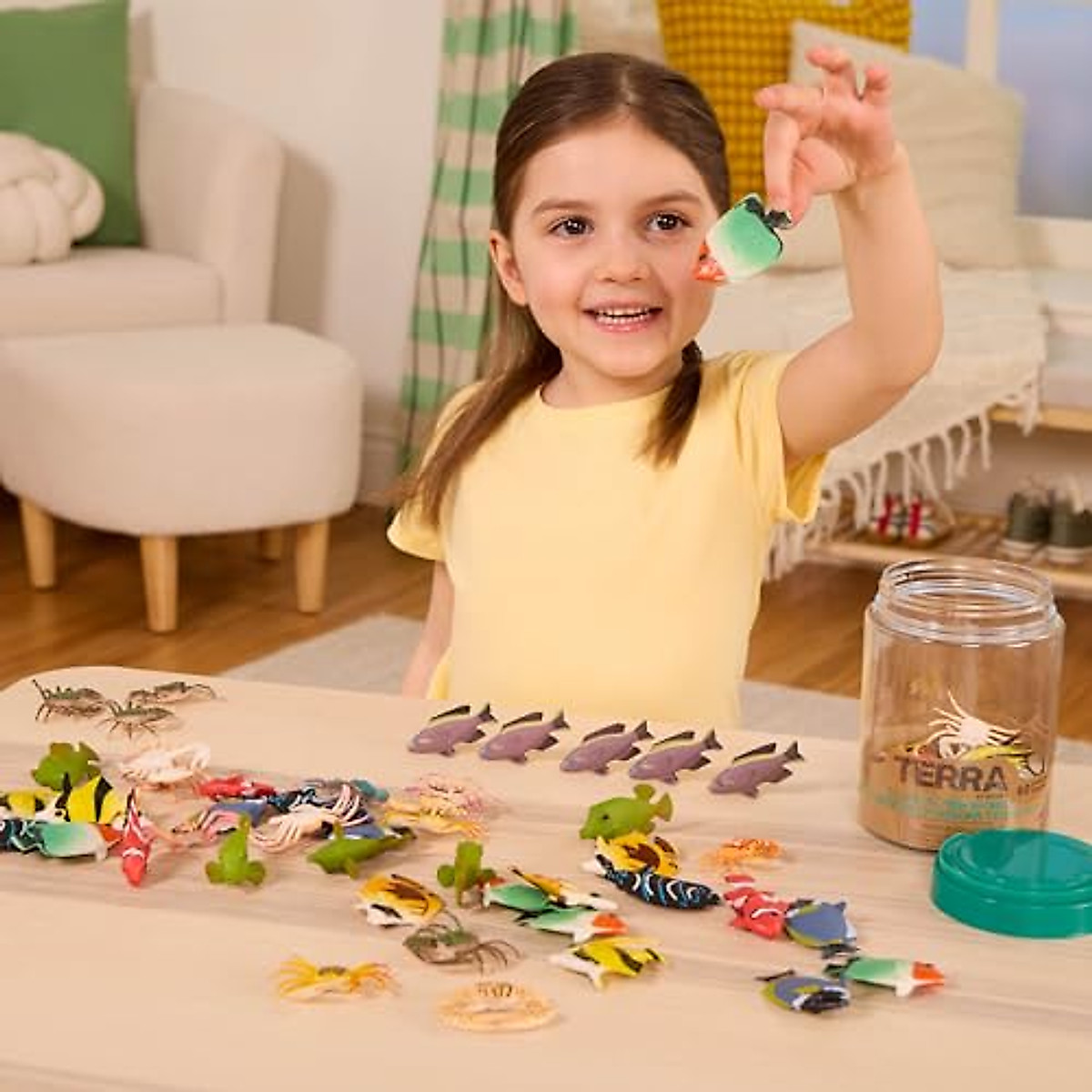 Terra by Battat – Toy Tropical Fish & Crabs – 60 Mini Figures in 12 Realistic Designs – Tropical Sea Animals in Storage Tube – Realistic Figurines for Sensory Bin – Tropical Fish World – 3 Years +