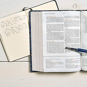 CSB Study Bible, Navy LeatherTouch, Red Letter, Study Notes and Commentary, Illustrations, Articles, Word Studies, Outlines, Timelines, Easy-to-Read Bible Serif Type