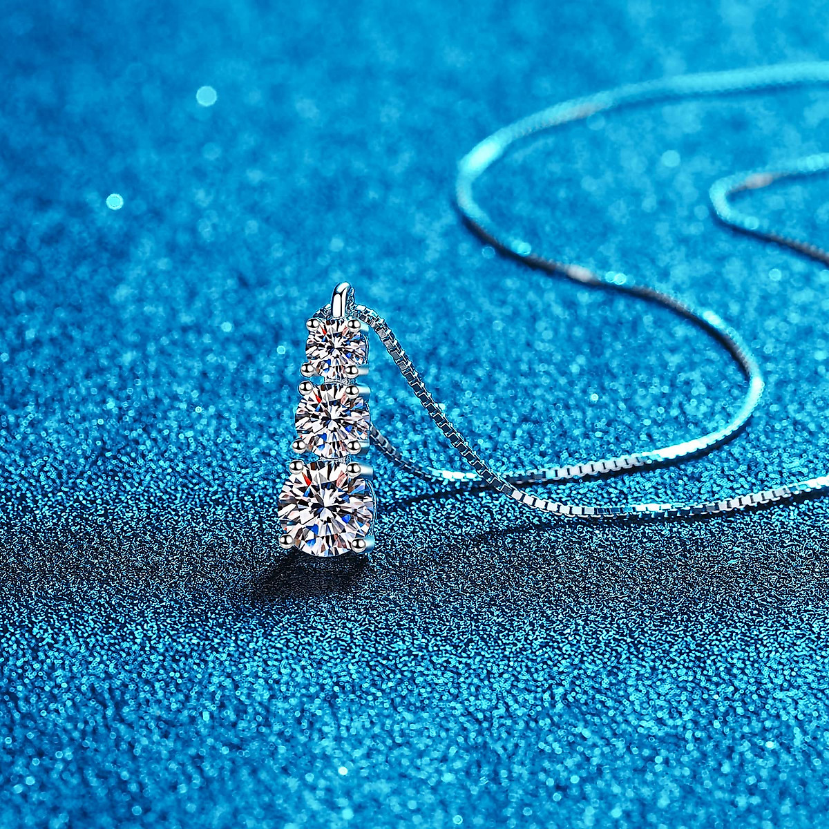 GUYOICHT Moissanite 3 Stone Necklace 925 Sterling Silver, 1.7 ct.tw. Round Cut Moissanite Pendant Necklaces for Women, 16+2inches Chain (3 stone-round)