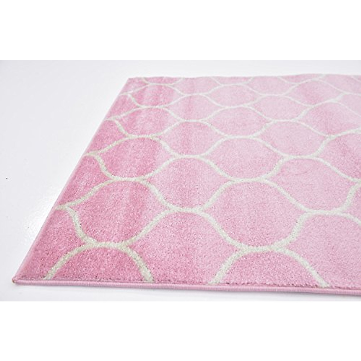 Unique Loom Trellis Frieze Collection Area Rug - Rounded (4' 1" x 6' 1", Light Pink/ Ivory)