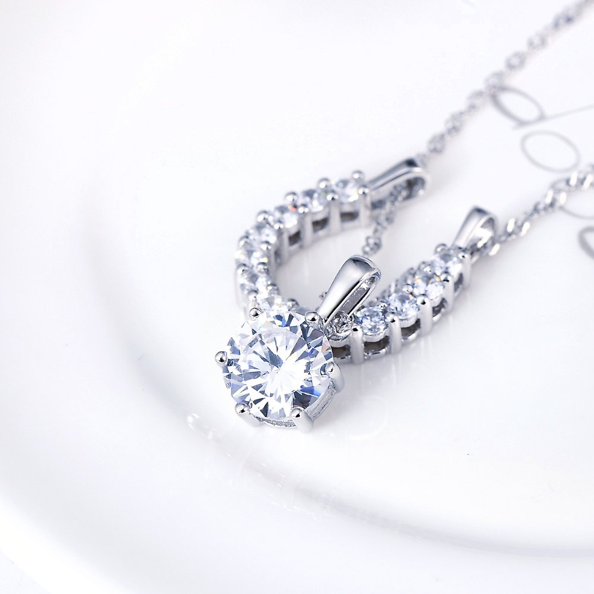 DAOCHONG Elegant 925 Sterling Silver Cubic Zirconia Horseshoe Pendant Necklace for Women Horse Lover, 18 inch Chain