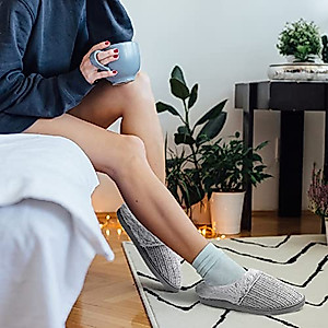 Amazon Essentials Women's Warm Cushioned Slippers for Indoor/Outdoor Grey, Size 6