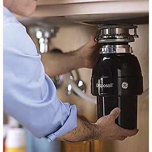 GE Continuous Feed Garbage Disposal, 1/2 Horsepower, Good for Grinding: Beans, Potatoes, Peels, and Cooked Meat, Easy Install Kit and Power Cord Included, Recommended for 2-4 Person Homes