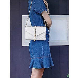 YXBQueen Quilted Handbags for Women Chain Crossbody Bags Chevron Quilted Crossbody Bag Faux Leather Clutch Purses for Women (White)