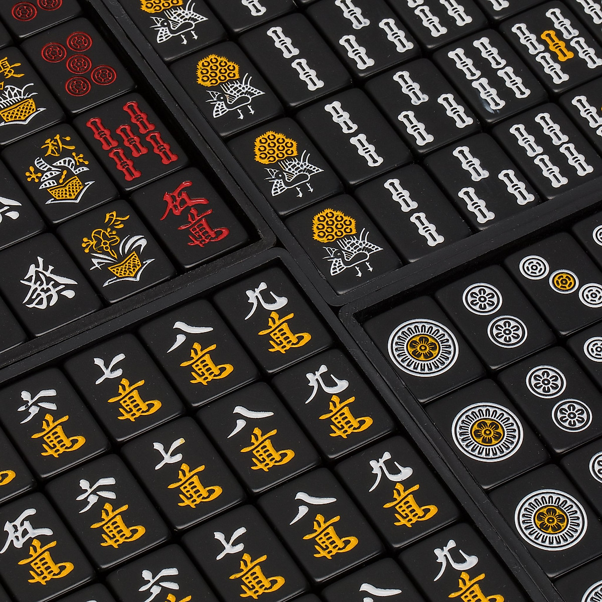 Yellow Mountain Imports Japanese Riichi Mahjong Set - Black Standard Size Tiles and Vinyl Case - with East Wind Tile, Set of Scoring Sticks, & Dice