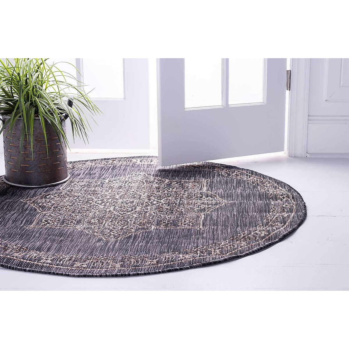 Unique Loom Outdoor Traditional Collection Area Rug - Antique (4' 1" Round, Charcoal Gray/ Natural)