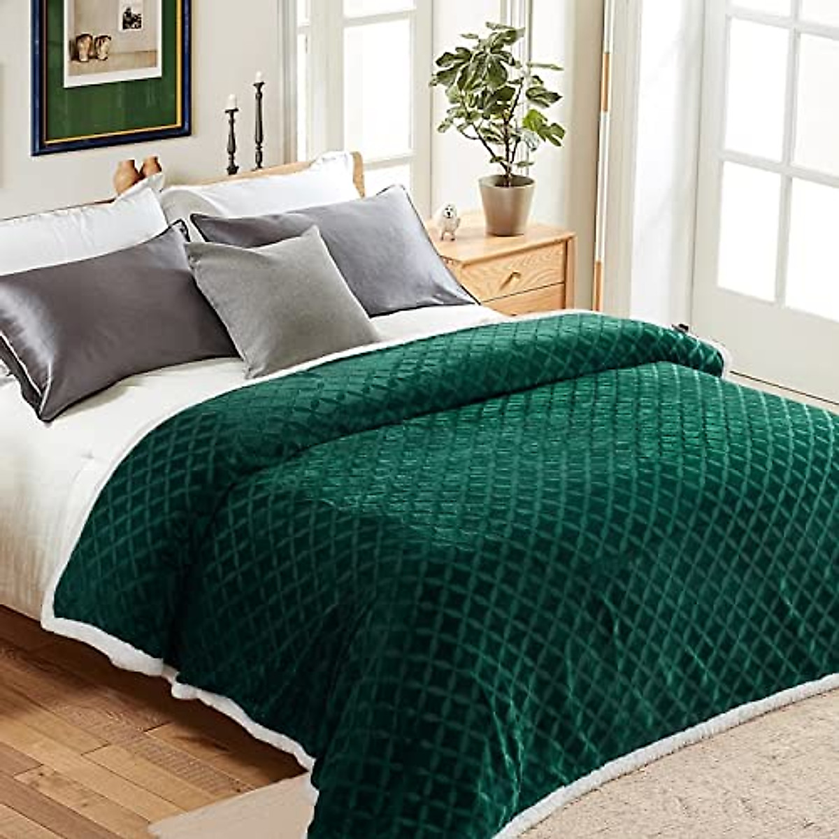 inhand Sherpa Throw Blanket 51”x63” Warm Soft Large Forest Green Sherpa Fleece Blankets and Throws Cozy Fluffy Reversible Flannel Fleece Blanket for Couch Sofa Bed Lap Plush Fuzzy Brushed Blanket