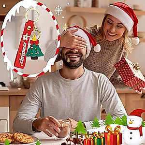 Amaxiu Christmas Keychain, Cute Christmas Tree PVC Key Chain Cartoon Xmas Theme Silicone Wristlet Keyring for Girls Women Handbag Schoolbag Pendant Party Decoration (Christmas Tree)