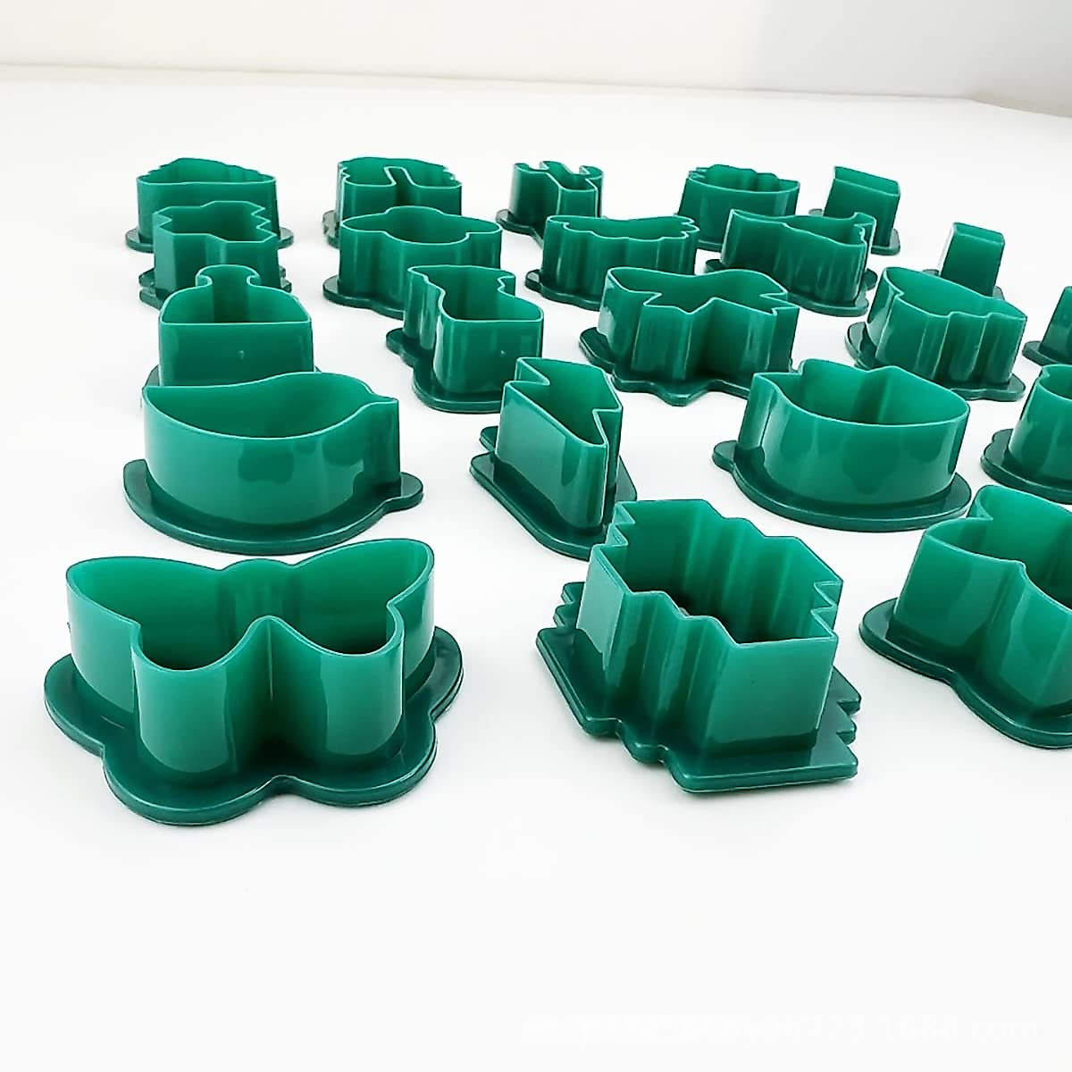 Christmas Polymer Clay Cutters kit, 25pcs Christmas Shapes Clay Earring Cutters with Earring Cards for Polymer Clay Earring Small Christmas Tree Clay Cutters for Polymer Clay Jewelry