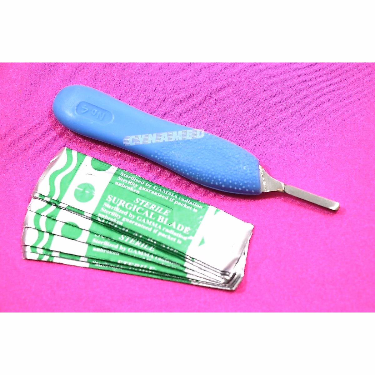 200 Scalpel Blades #10 + #20 with #3#4 Plastic Handle - Suitable for Dermaplaning (CYNAMED)