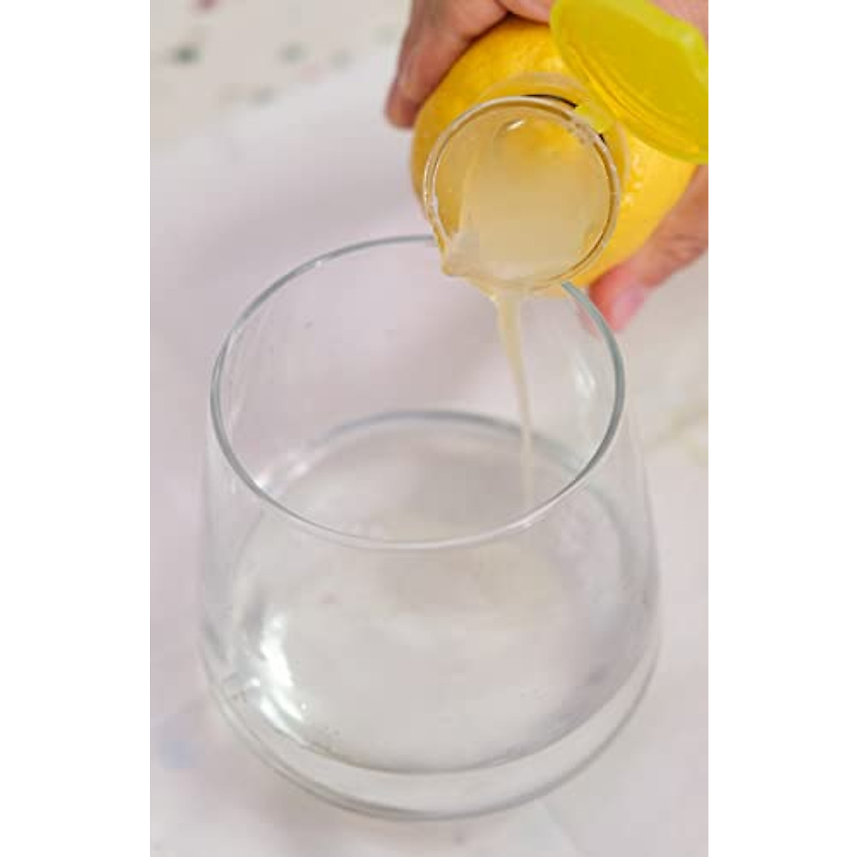 YZC Lemon Squeezer – 2-Pack Lemon-Juicer – BPA-Free Plastic Lime Juicer– Compact Juice Extractor Citrus Press with Lid – Squeeze Lime for Cocktails, Drinks