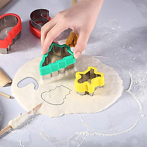 Tmflexe Stainless Steel Christmas Cookie Cutters with Comfort Grip for Christmas Party and Baking Gift, Happy Gingerbread Man,Christmas Tree,Candy Cane,Snowman 4 Styles