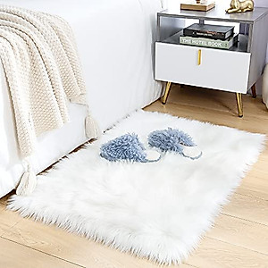 Noahas White Faux Fur Rug,Luxury Fluffy Rugs for Bedroom,2 x 3 Feet Washable Area Rugs,Sheepskin Bedroom Rug,Furry Carpet Small Shag Rug,Soft Throw Rugs for Living Room,Kids Boys Girls Room Decor