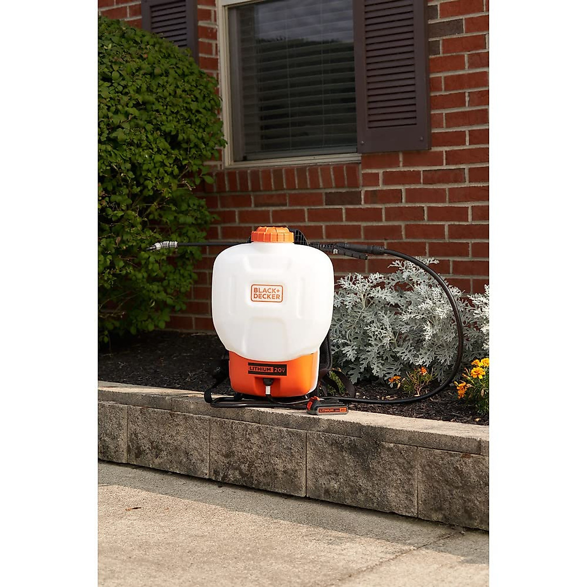 Black & Decker 190657 20V MAX 4 gal. Lithium-ion Cordless Backpack Sprayer Kit with (1) 20V Battery and (1) Charger