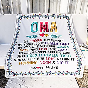 CenturyTee Personalized Oma Blanket from Grandkids We Hugged This Blanket Oma Birthday Mothers Day Christmas Customized Gifts Fleece Blanket (60 x 80 Inches - Adult Size)