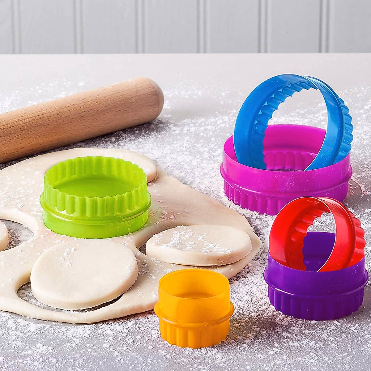 6 Pieces Scalloped Round Cookie Cutters Plastic for Baking Biscuit Fondant Cake Cutters Two Side Double Sided Fluted and Plain Edge Cookie Cutters