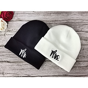 Hepandy Mr and Mrs Beanies Matching Skullies Hats Couples Set, Embroidered Black White Winter Warm Knit Knitted Hat, Honeymoon Wedding Gift