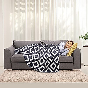 Luxsea Fleece Blanket,Soft Throw Blanket for Couch Sofa Bed,Black and White Checkered Blanket 60"x80", Lightweight Warm Flannel Throw Blankets for Winter and Spring,Queen Size Blanket