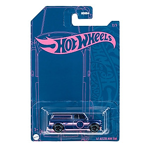 Hot Wheels Pearl and Chrome 67 Austin Mini Van 2/5