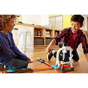 Hot Wheels DLF28 Track Builder System Stunt Kit Playset [Amazon Exclusive]