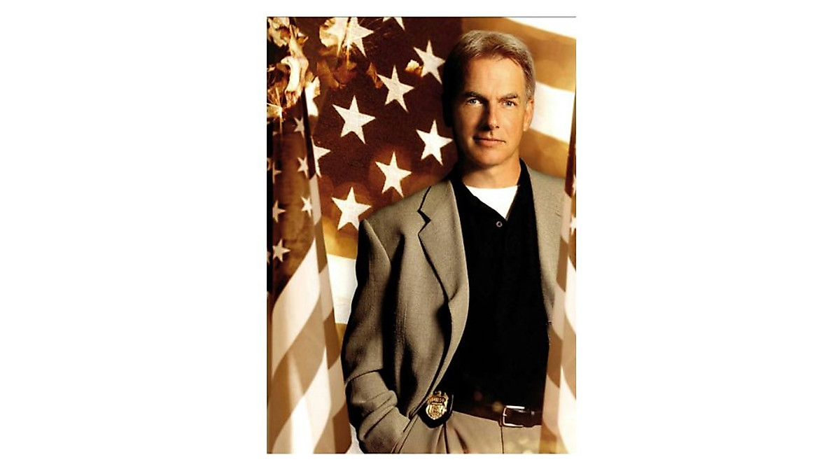 Mark Harmon NCIS 8x10 Photo with Chicago Hope Flag