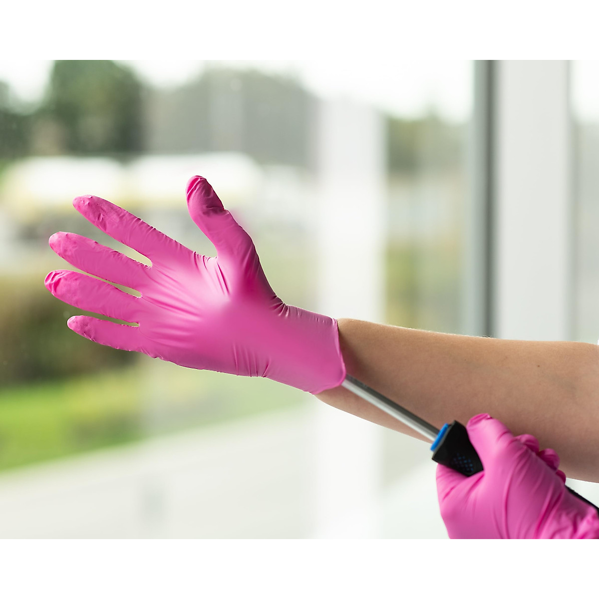 FRAMAR Pink Gloves Disposable Latex Free – Pink Nitrile Gloves Medium, Latex Free Gloves Medium, Plastic Gloves Disposable, Guantes de Nitrilo, Cleaning Gloves Medium, Non Latex Gloves Medium 100 Pk