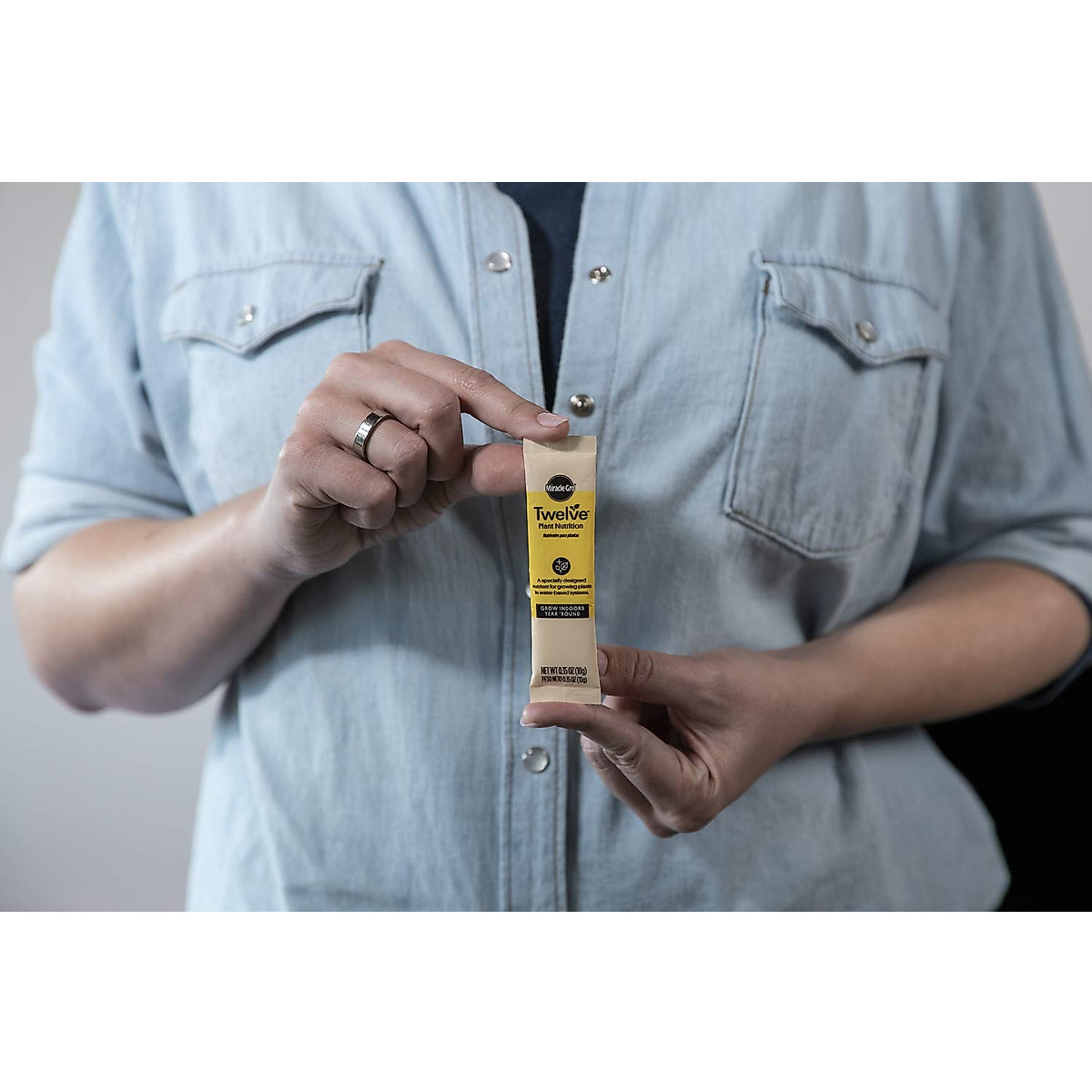 Miracle-Gro Twelve Plant Nutrition 12 Pre-Dosed Packets for Indoor Gardening - Plant Food for Vegetables, Fruits and Flowers, Designed for Growing Plants in Hydroponic Systems