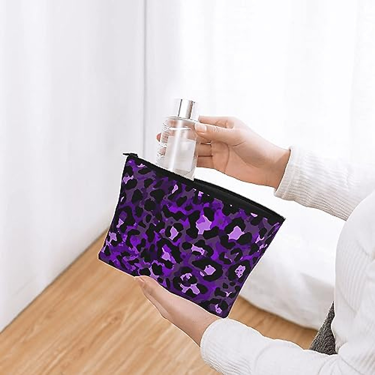 Women's Lightweight Makeup Bag Pouch Compatible with Purple Cheetah Leopard Print, Funny Travel Cosmetic Bag Portable Pencil Bag with Zip for Office College Christmas Gift