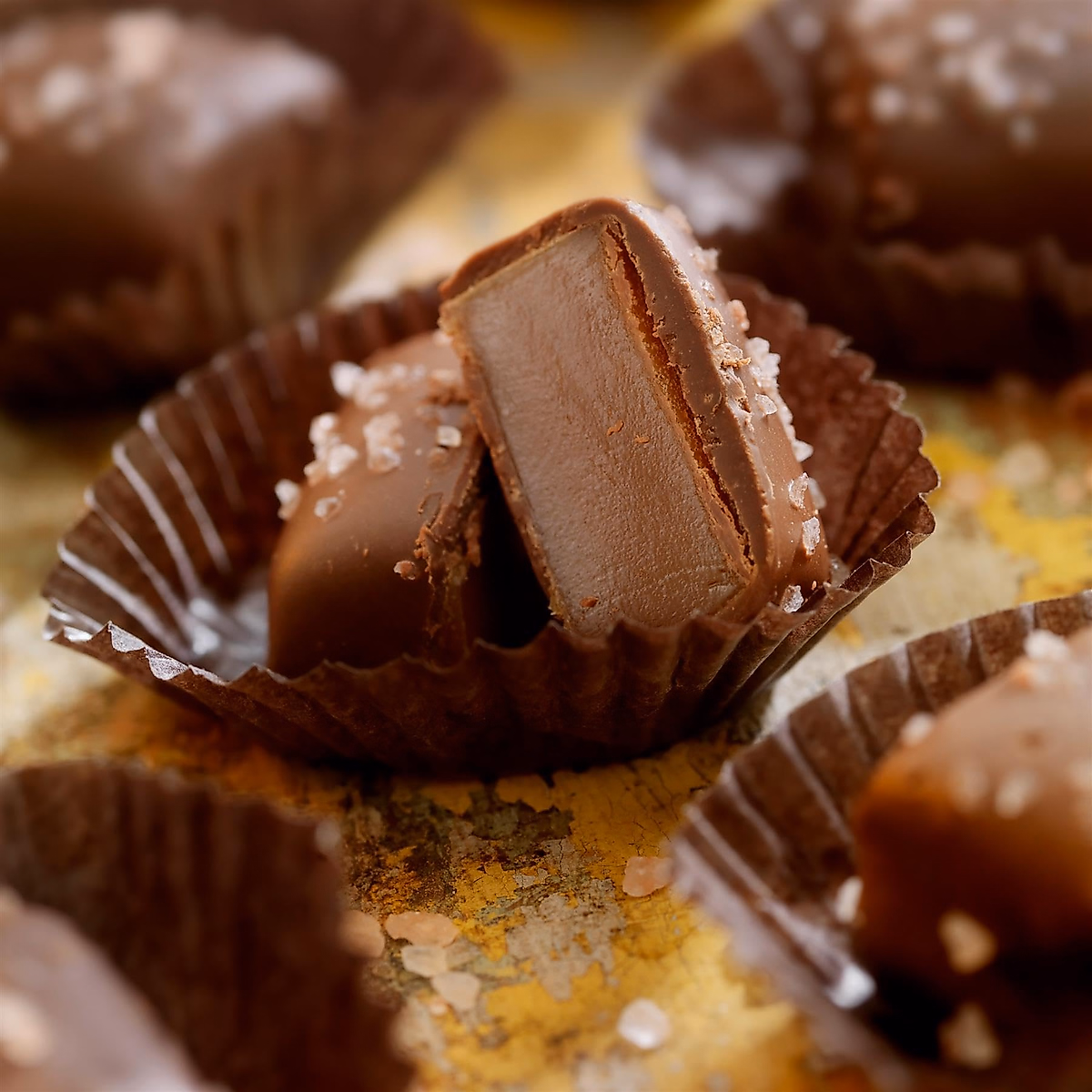 Cybrtrayd 1000 Count No.6 Glassine Paper Candy Cups, Brown