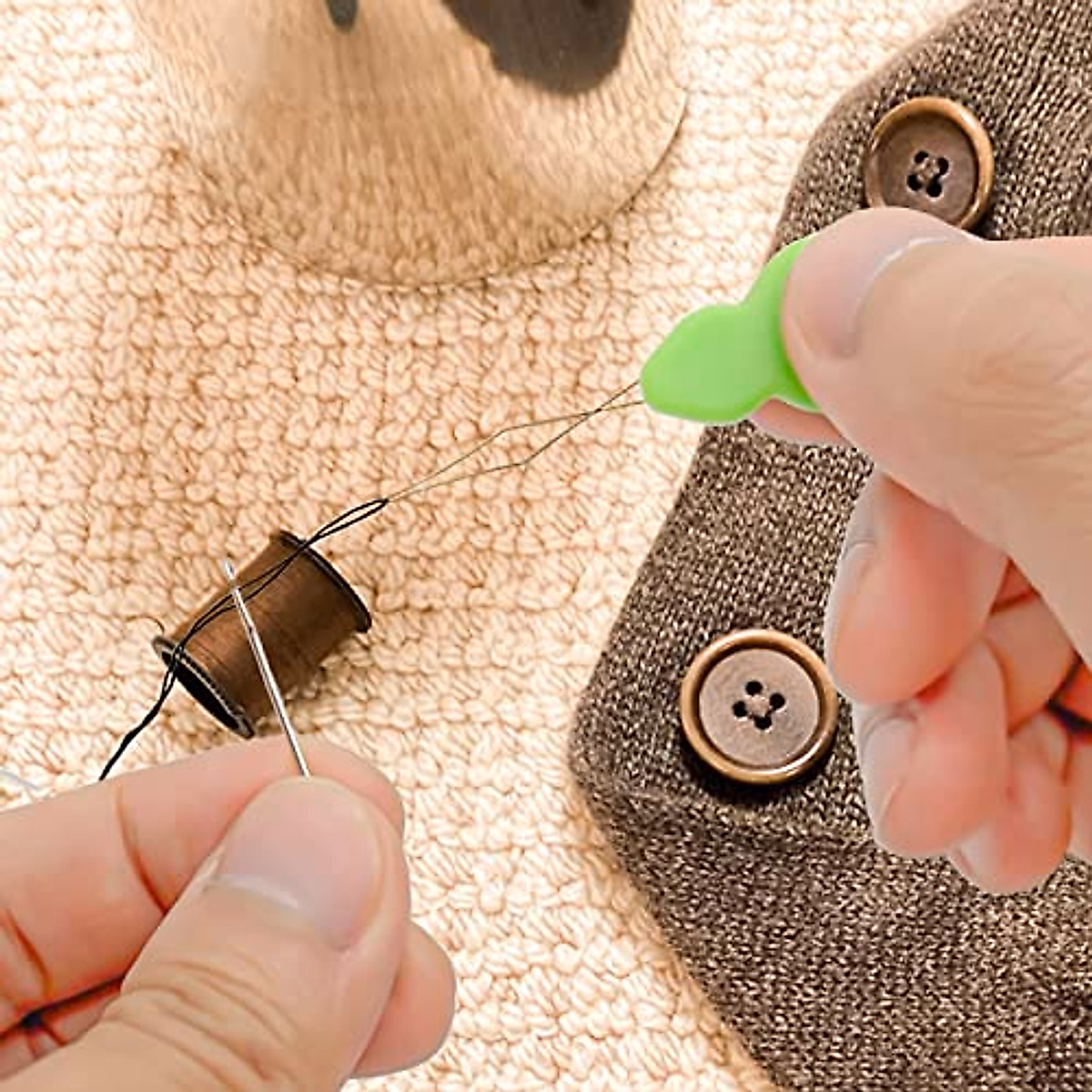 Needle Threader,40 pcs Gourd Shape Needle Threader for Hand Sewing Plastic and Metal Easy Threader,Colorful Needle Threaders for Sewing Machine Embroidery Floss Sewing Easy Needle Threader with Box