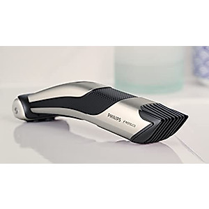 Philips Norelco Bodygroom Series 7000 Showerproof Body Trimmer & Shaver, BG7030/49