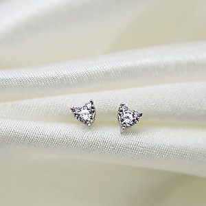 1/4 Ctw Natural Diamond Stud Earrings set in 925 Sterling Silver (HEART)