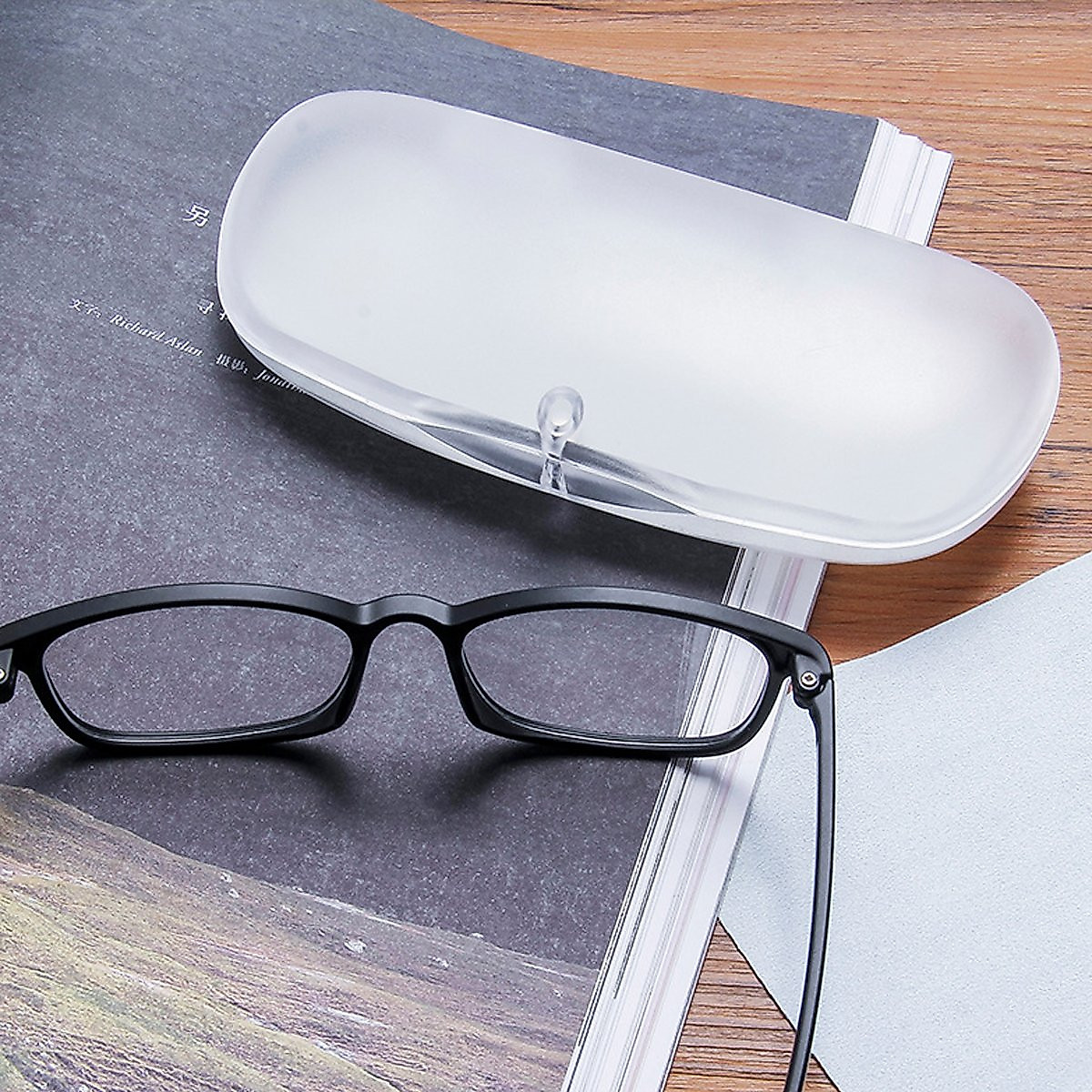 EZESO 2 PCS Glasses Case Spectacle Case Box Magnetic Closure Plastic Translucent Eyeglass Case